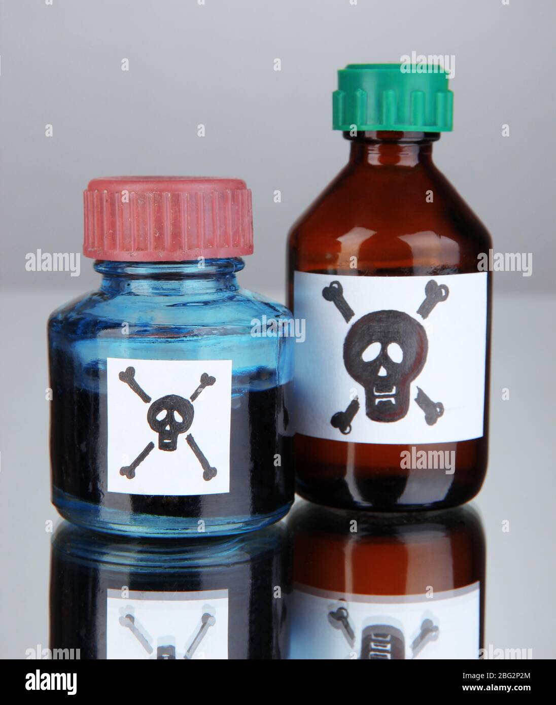 Bottle poison skull fear toxic dangerous hi-res stock photography and ...