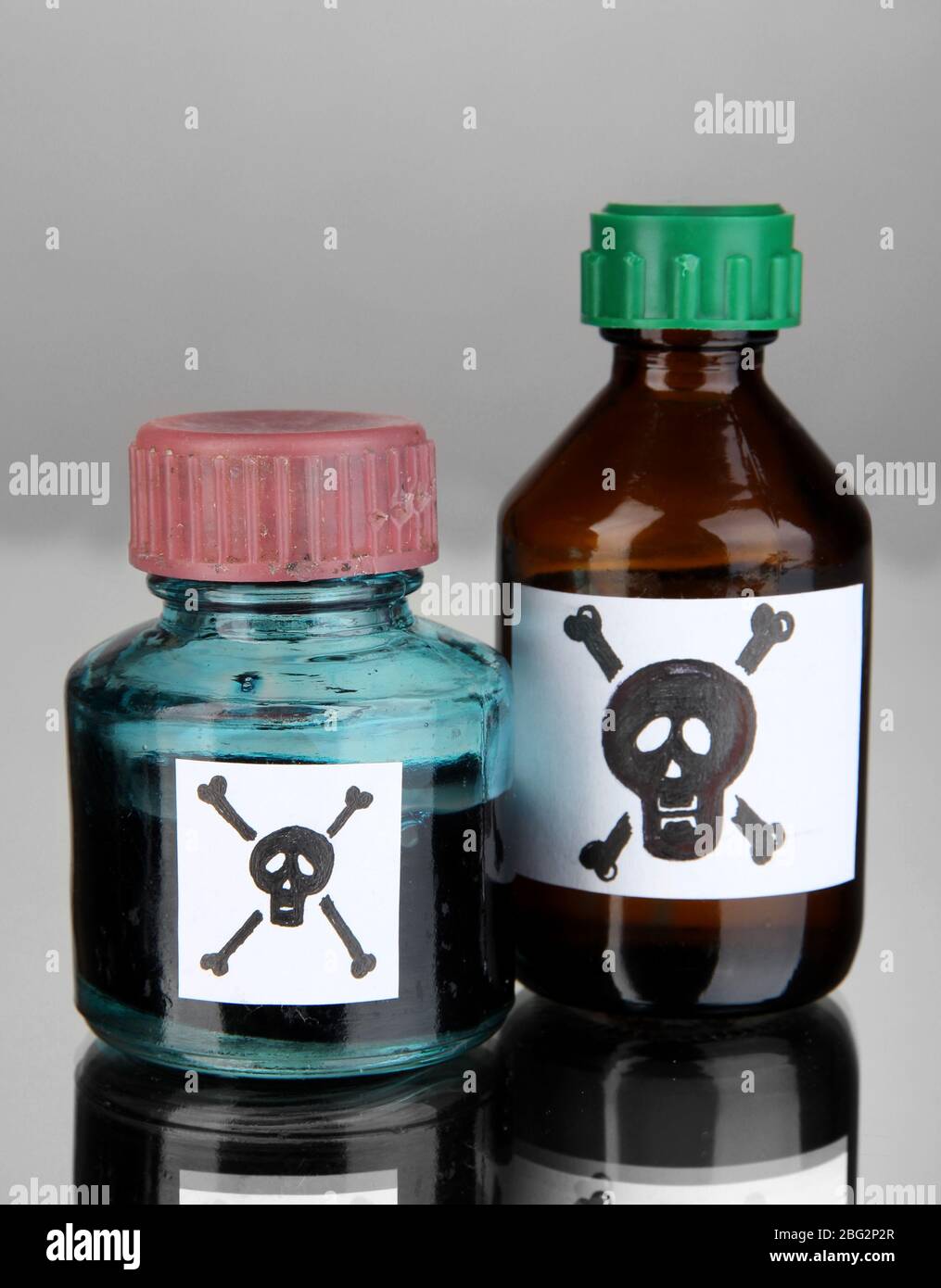 Bottle poison skull fear toxic dangerous hi-res stock photography and ...