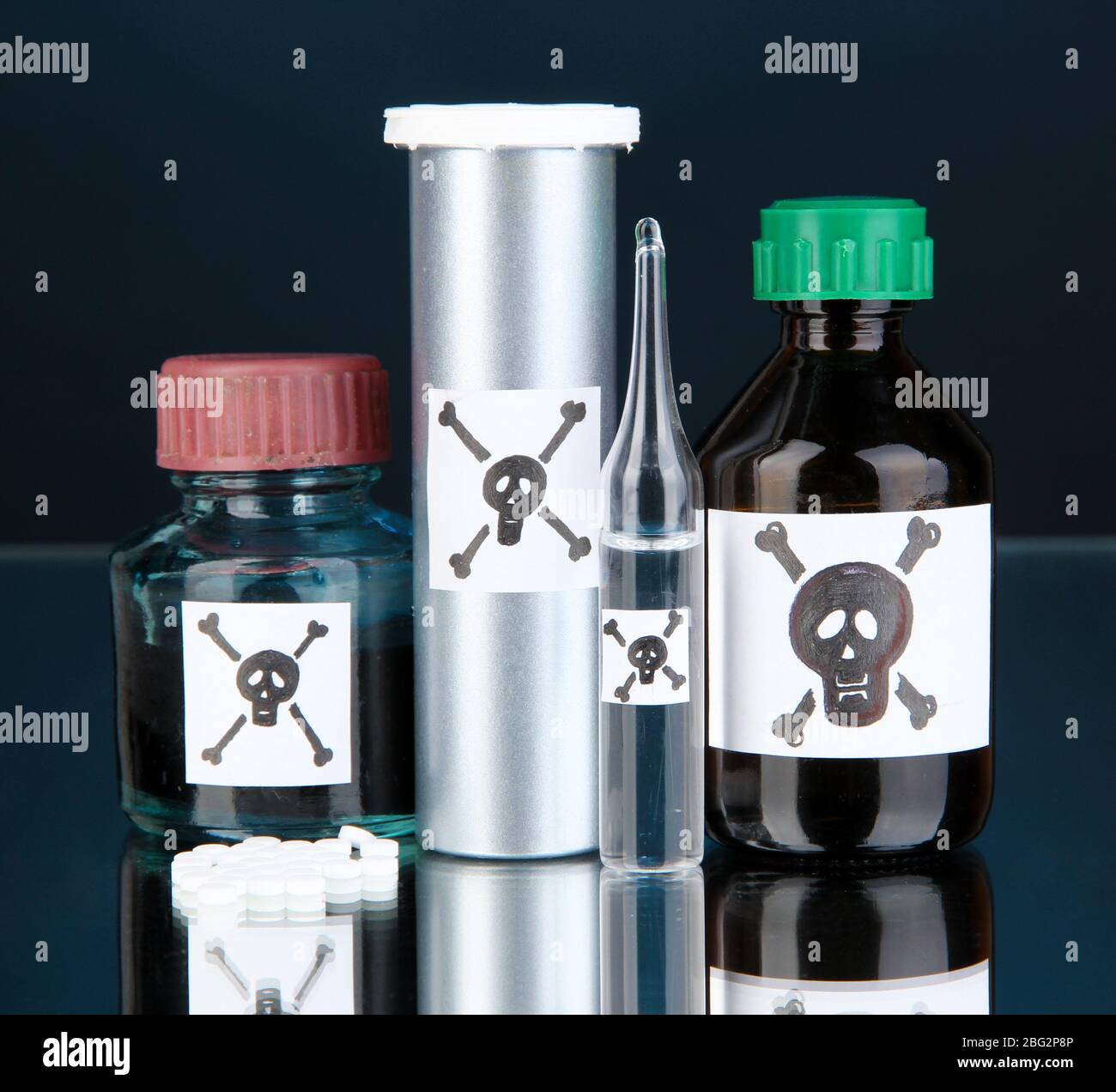 Bottle poison skull fear toxic dangerous hi-res stock photography and ...