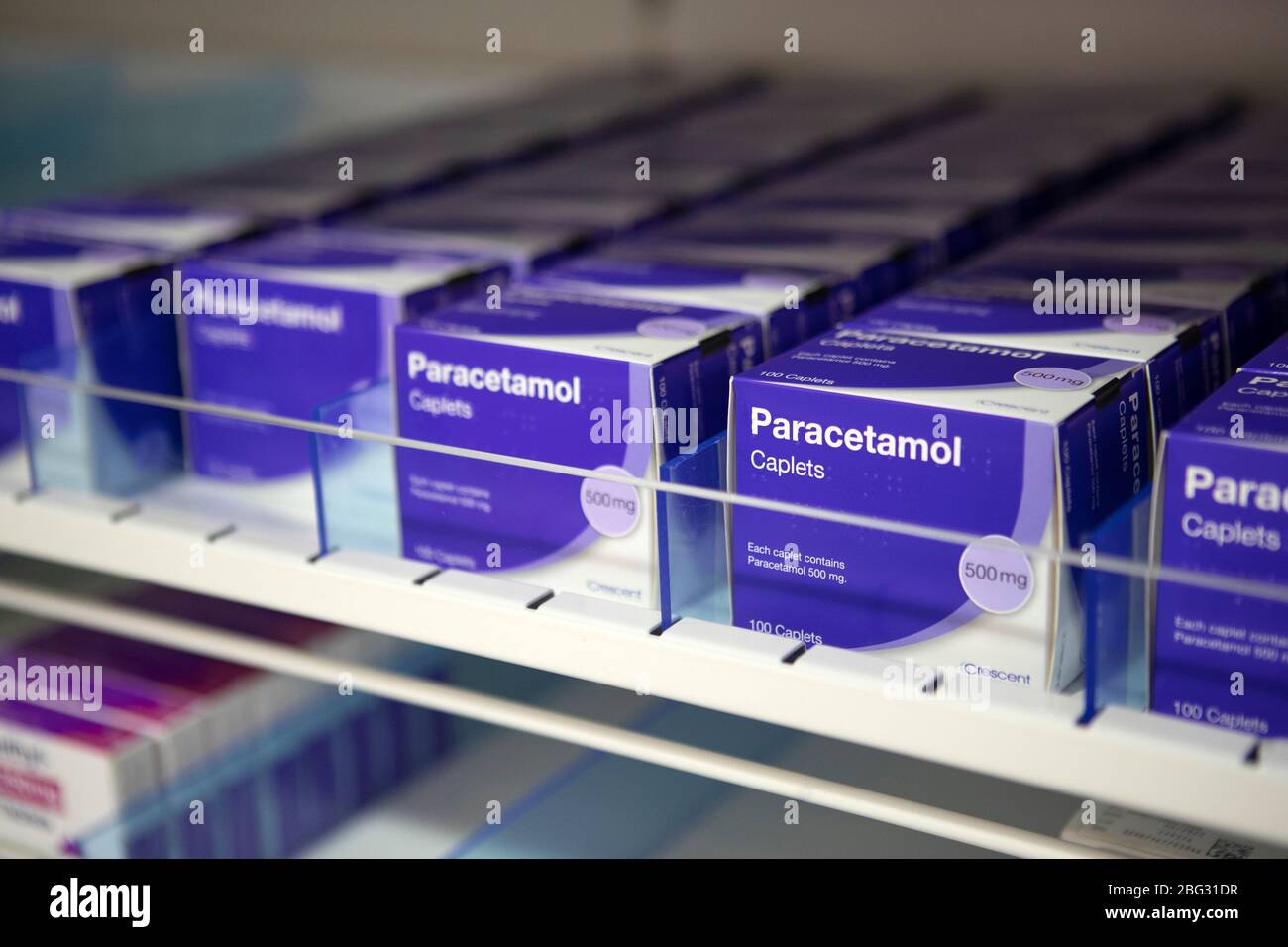 Paracetamol on shelves hi-res stock photography and images - Alamy