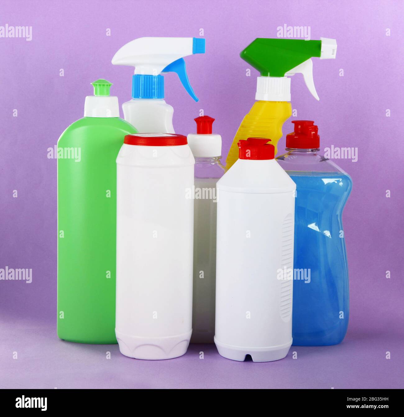 Different kinds of kitchen cleaners on color background Stock Photo - Alamy