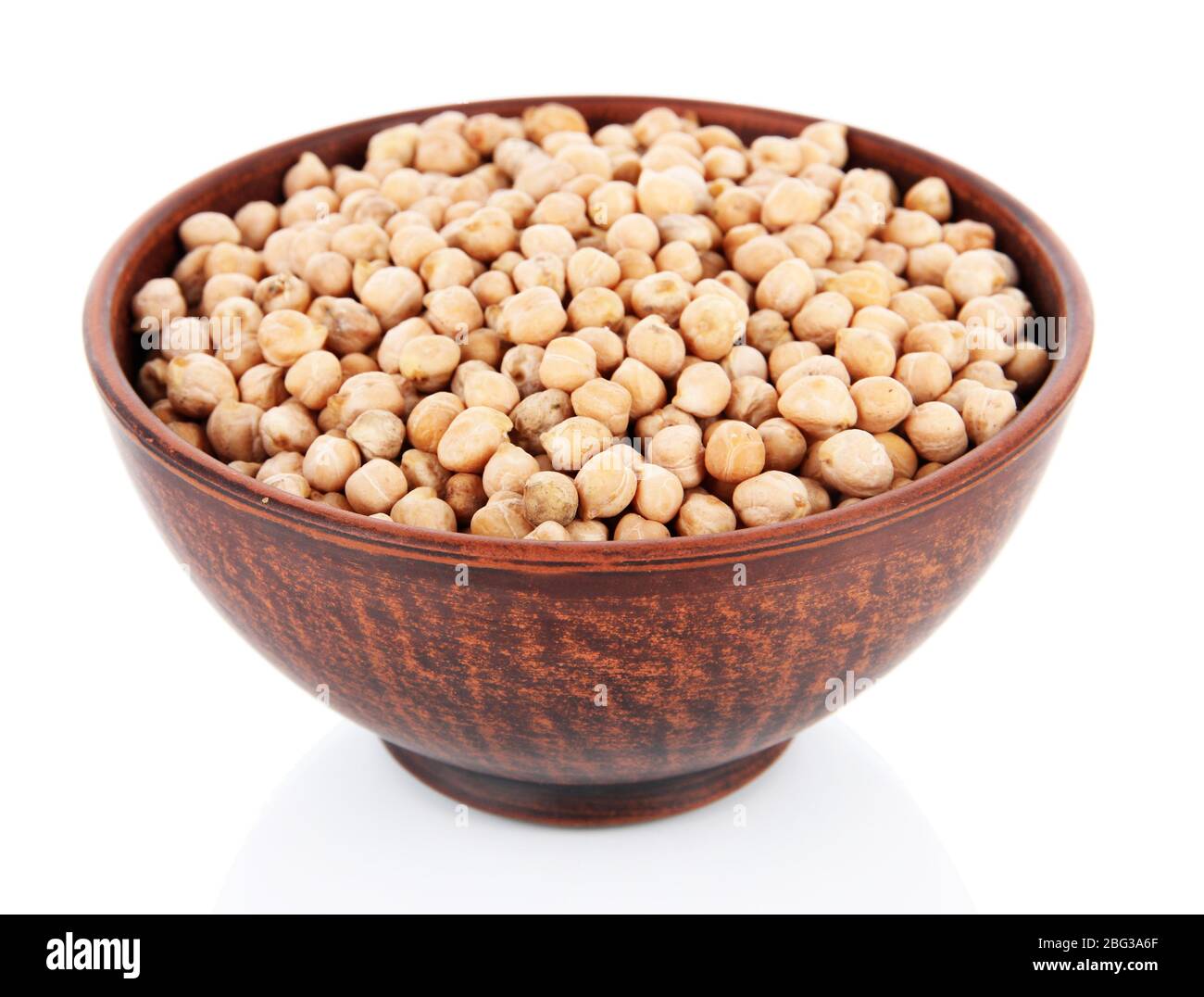 Beans in bowl isolated on white Stock Photo - Alamy