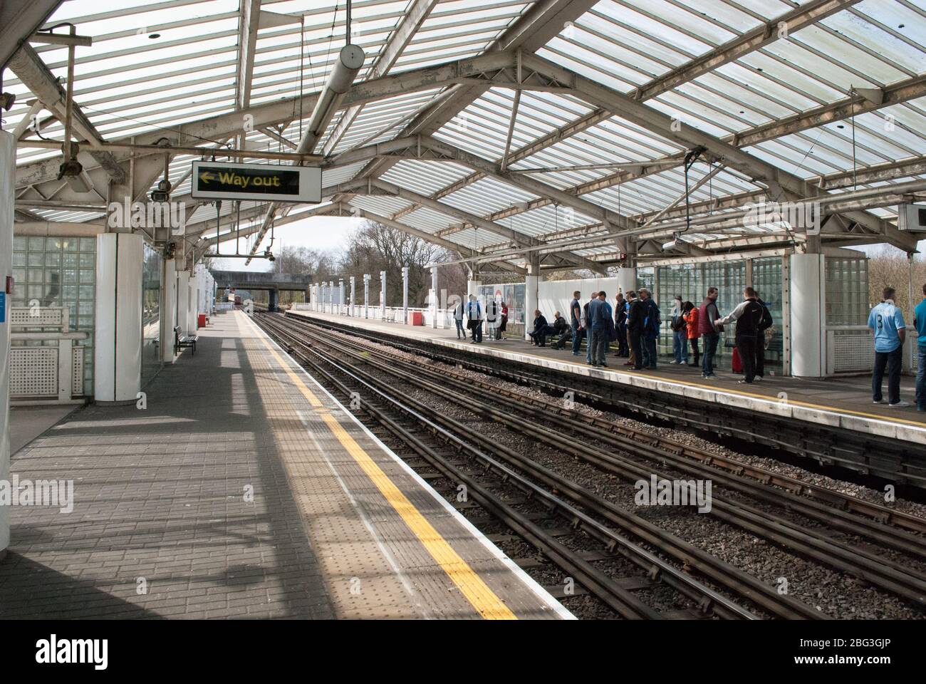 Hillingdon railway station hi-res stock photography and images - Alamy