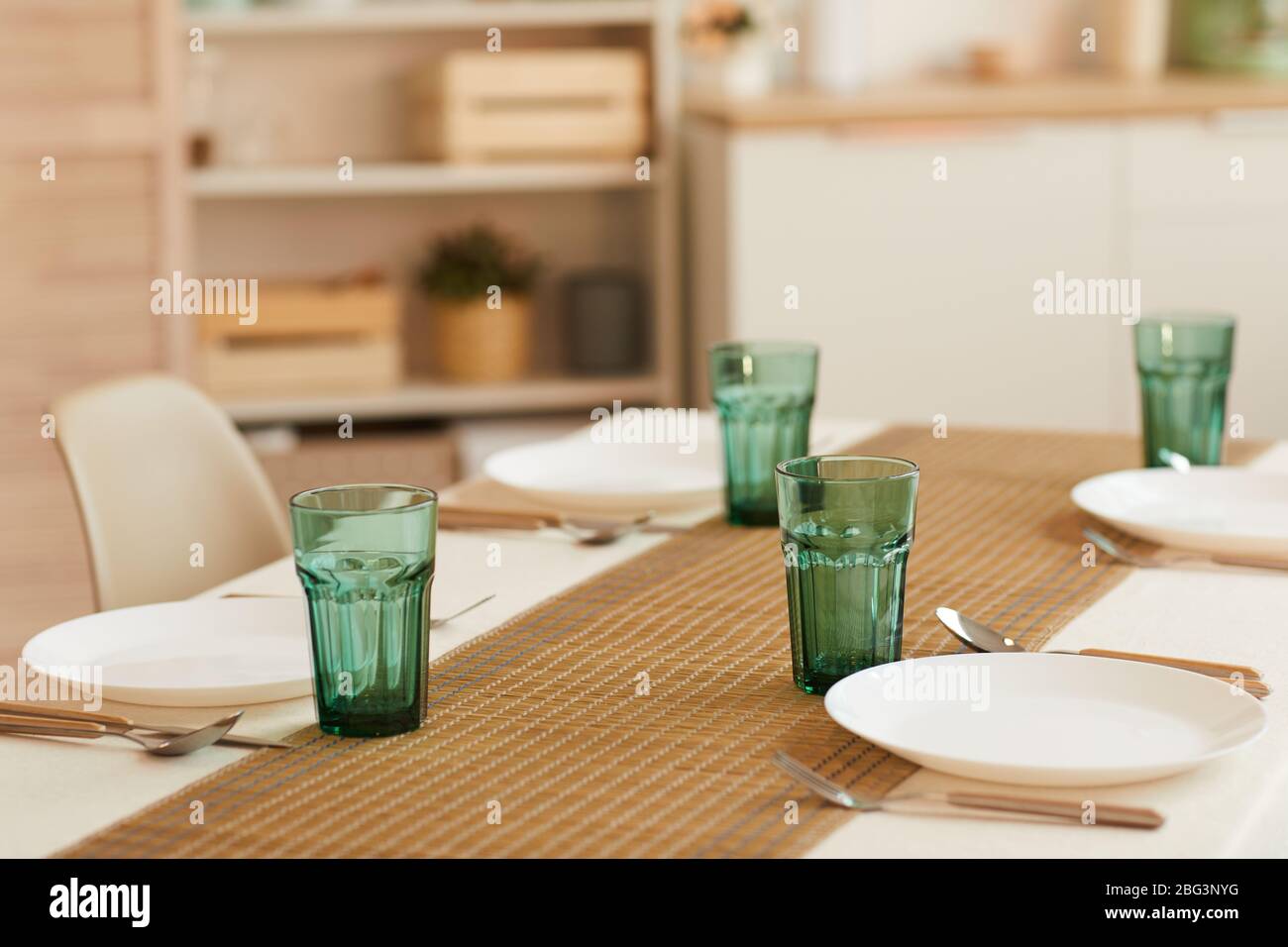Set table for six people hi-res stock photography and images - Alamy
