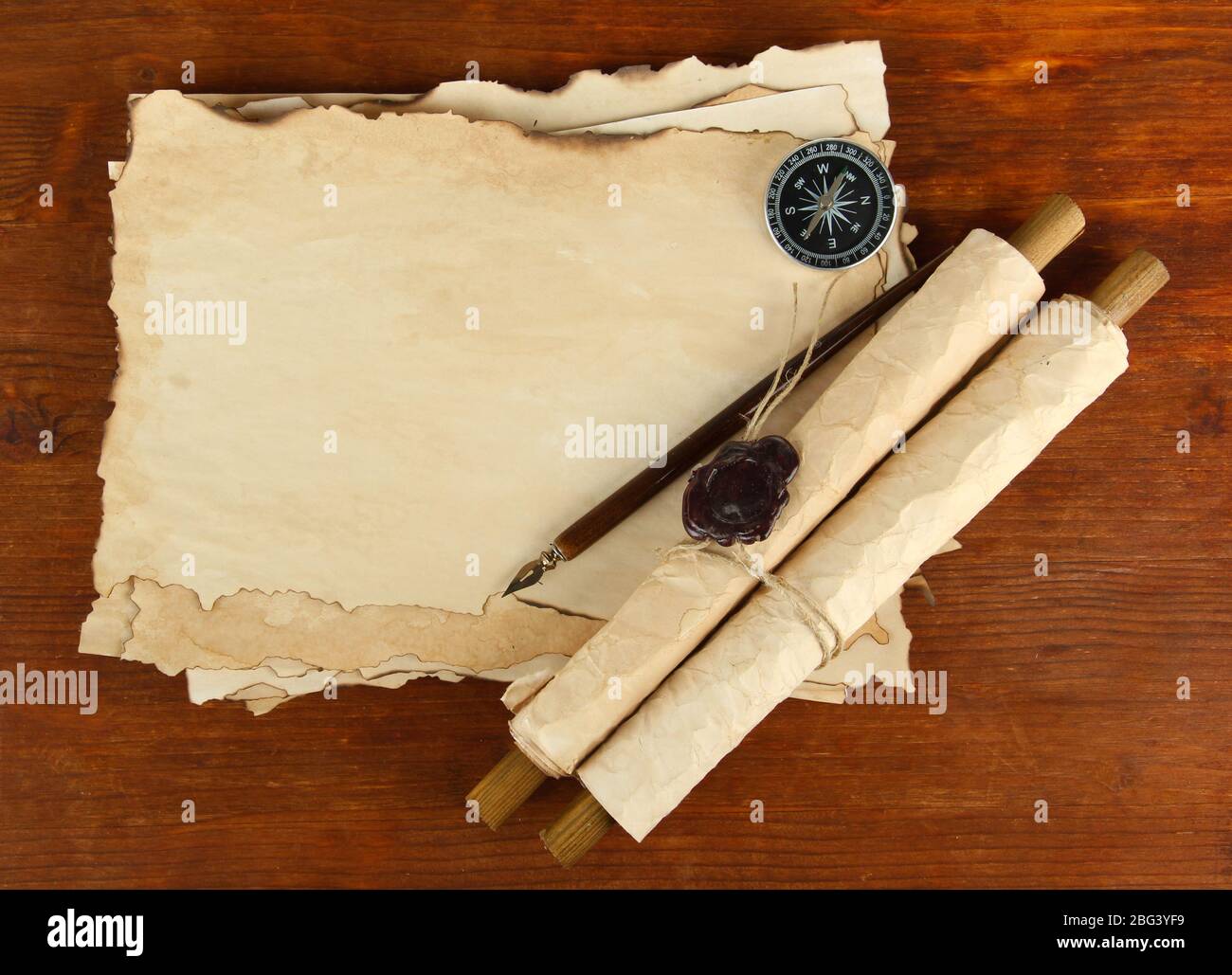 Old paper letters compass hi-res stock photography and images - Alamy