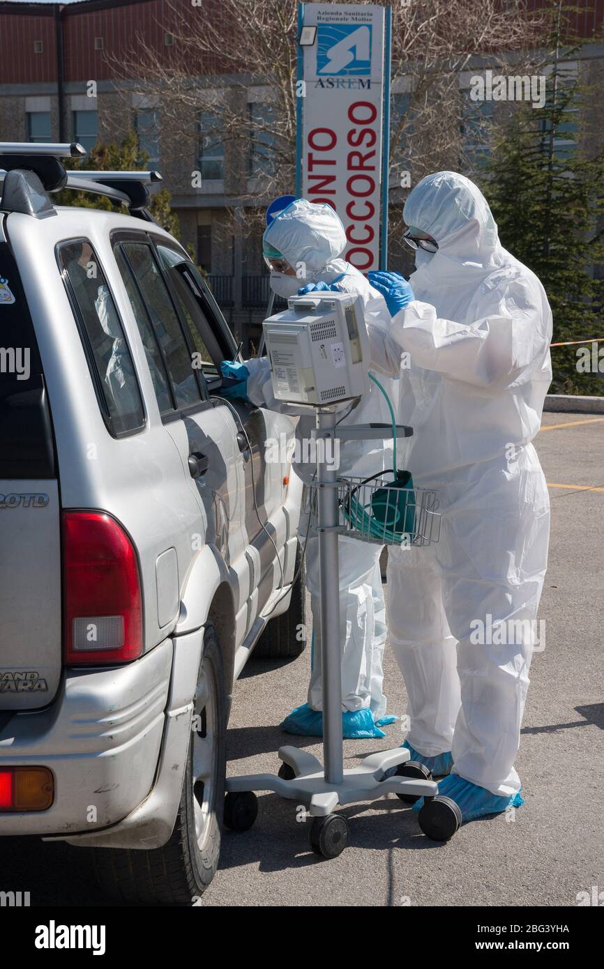 Entering emergency room hi-res stock photography and images - Alamy