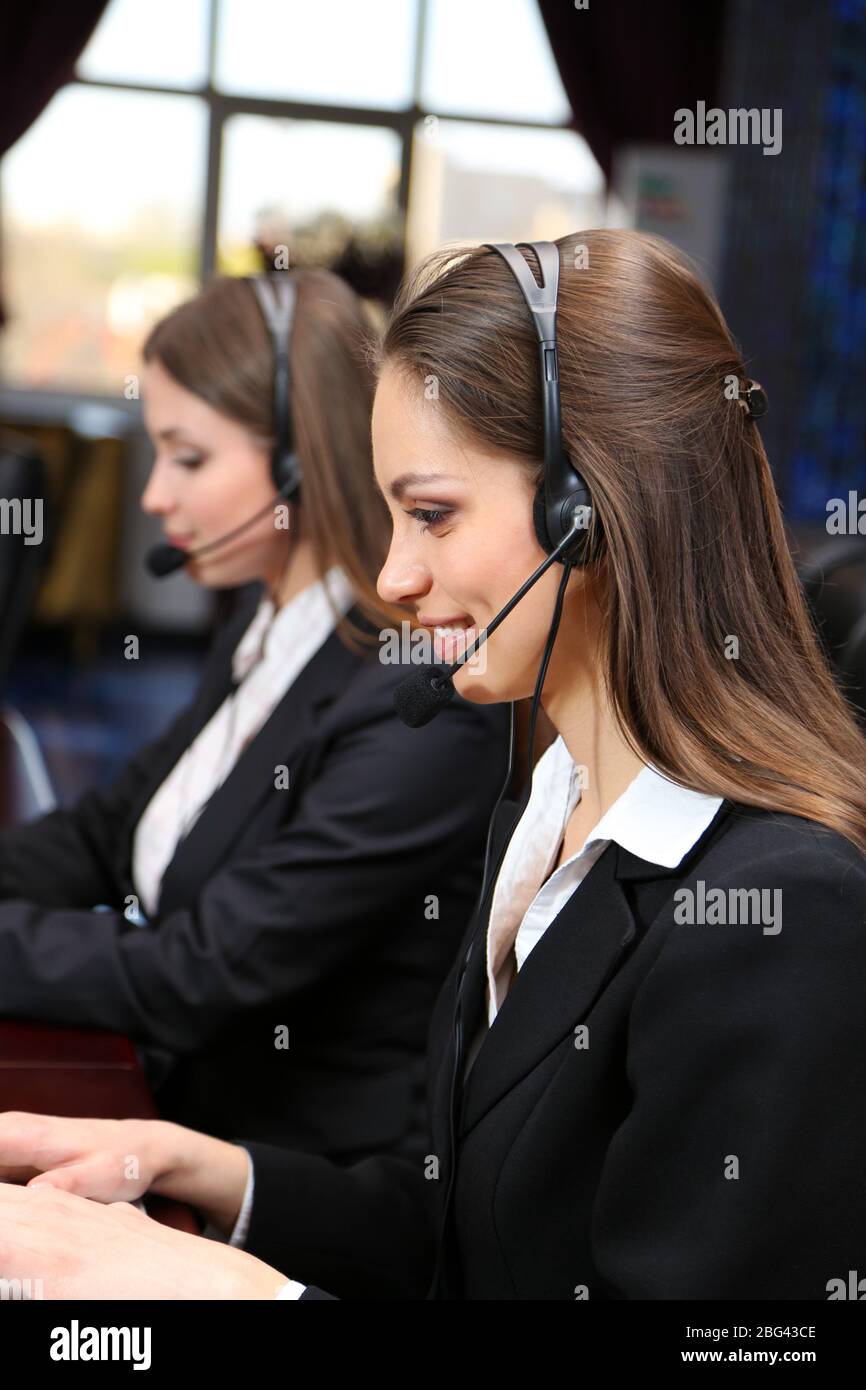 Call centre workers smiling hi-res stock photography and images - Alamy