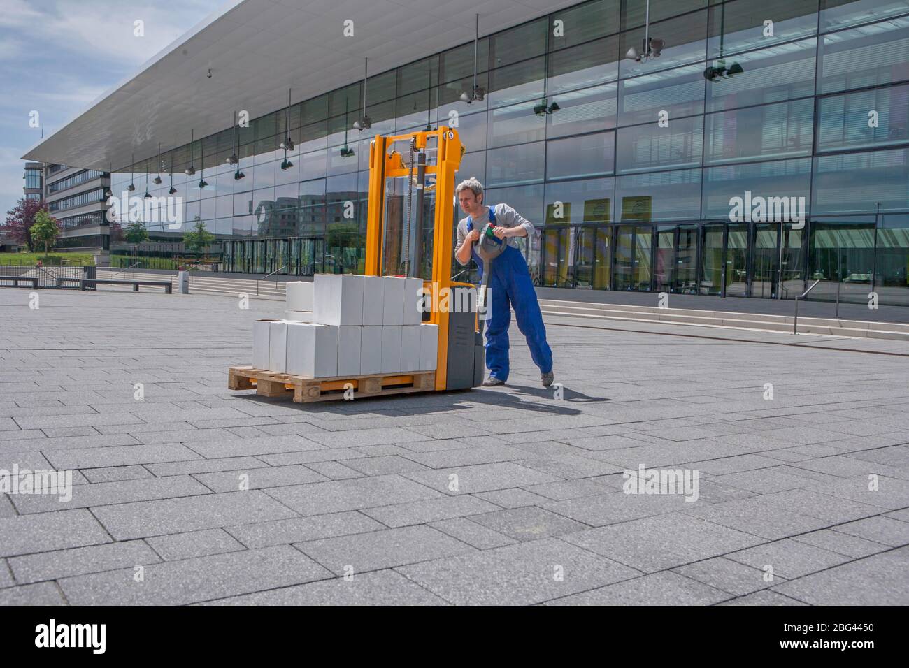 Electric stacker hi-res stock photography and images - Alamy