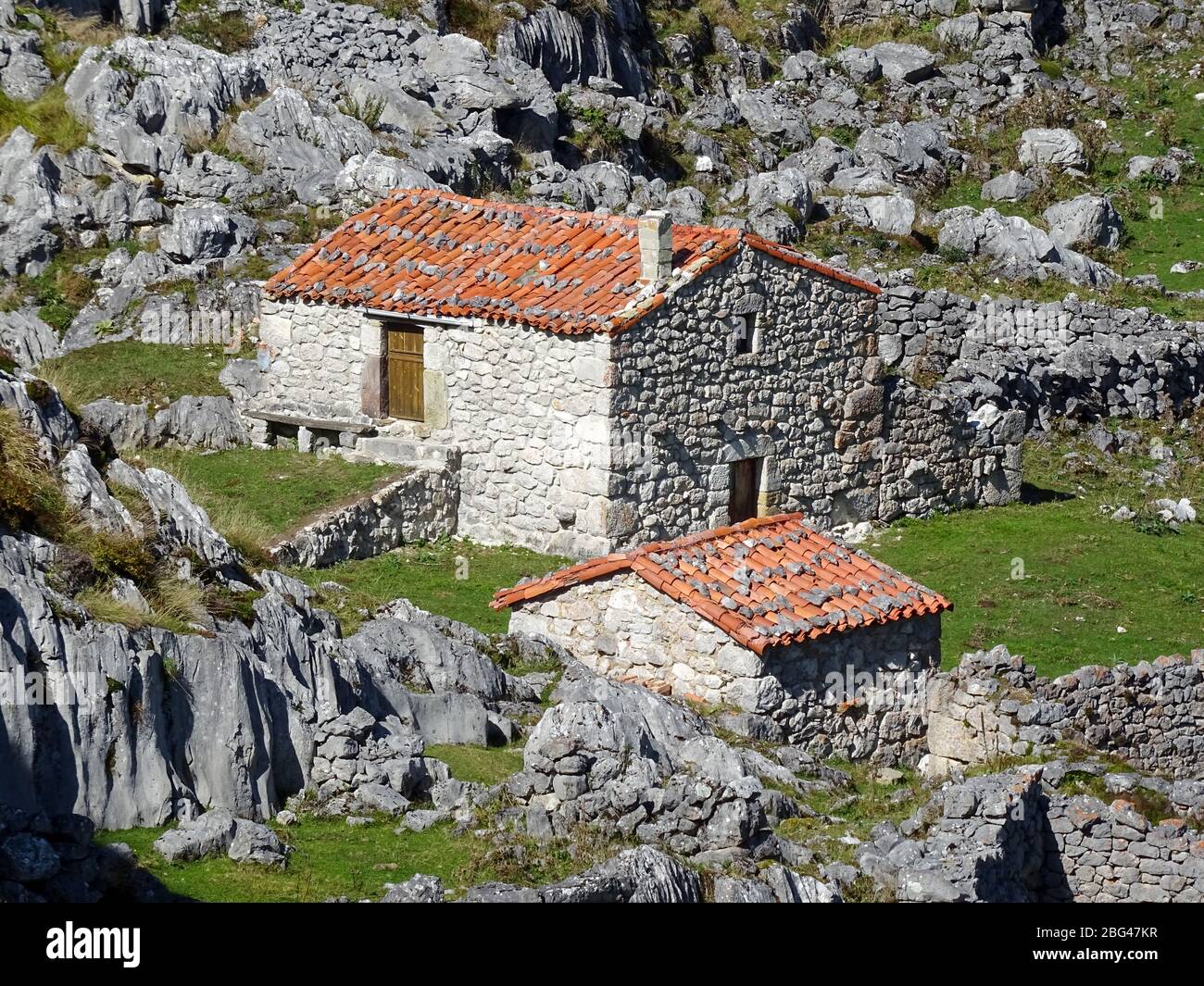 Small farm buildings in the Picos de Europa Stock Photo - Alamy