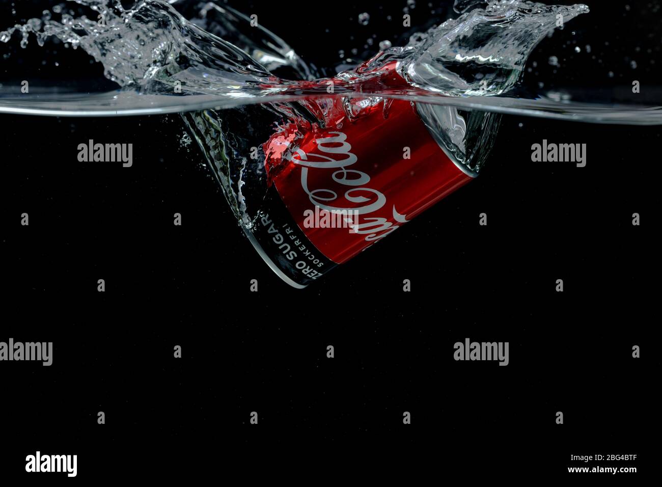 Coca cola can splash hi-res stock photography and images - Alamy