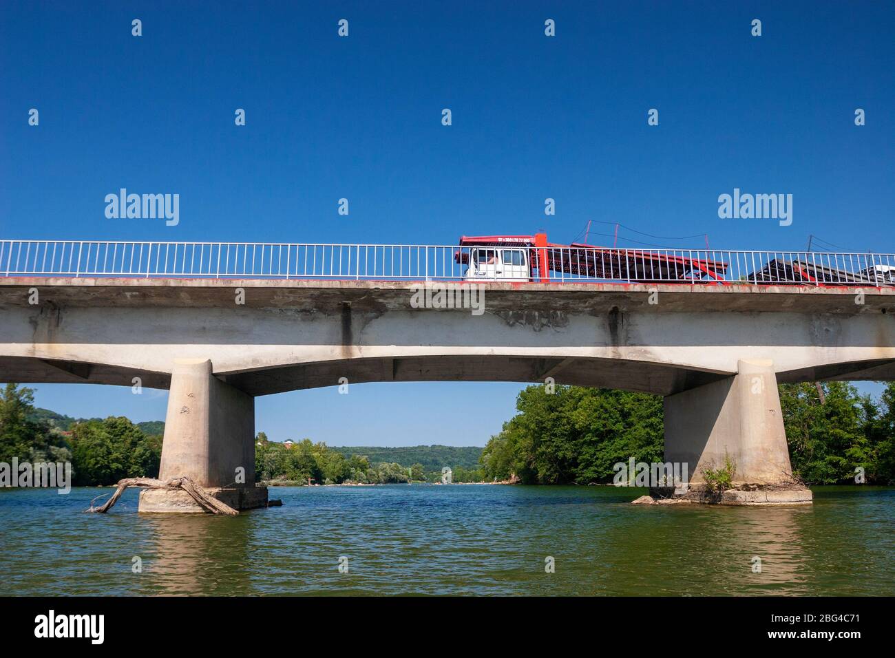 Bridge on the Kolpa/Kupa river Stock Photo - Alamy