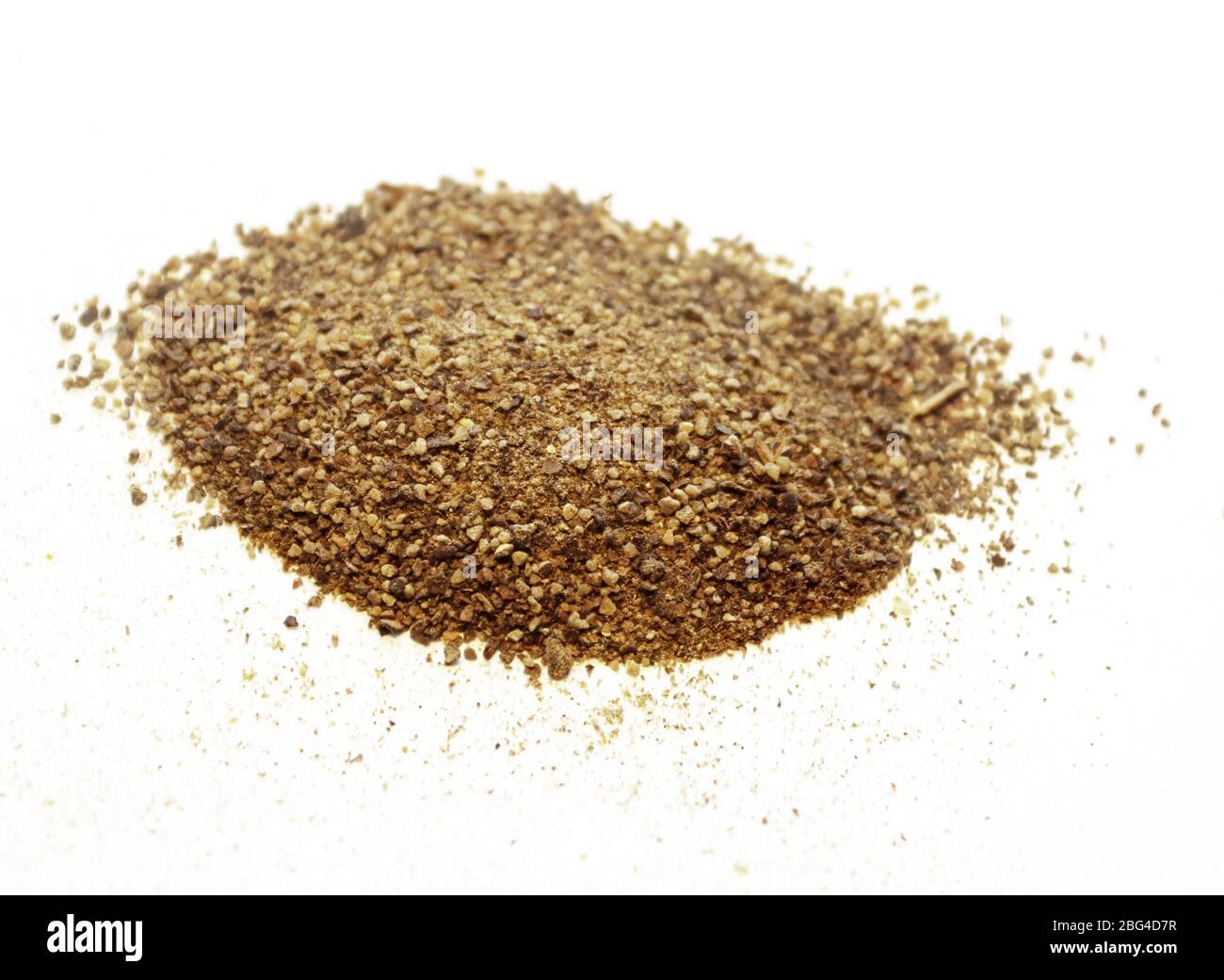 Pinch of ground black pepper on the white background Stock Photo - Alamy