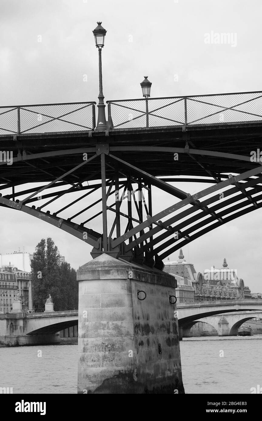 Black and white picture of the Pont des Arts pedestrian bridge ove the ...