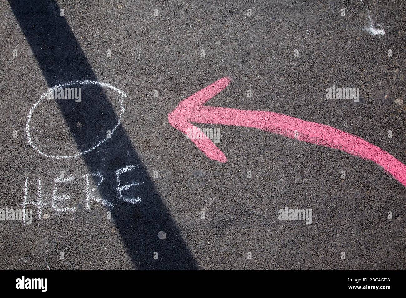 Chalk circle pavement hi-res stock photography and images - Alamy