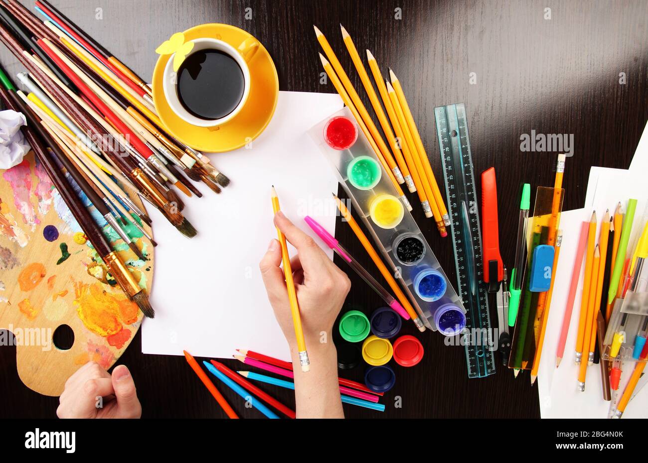 Workplace of artist close-up Stock Photo - Alamy