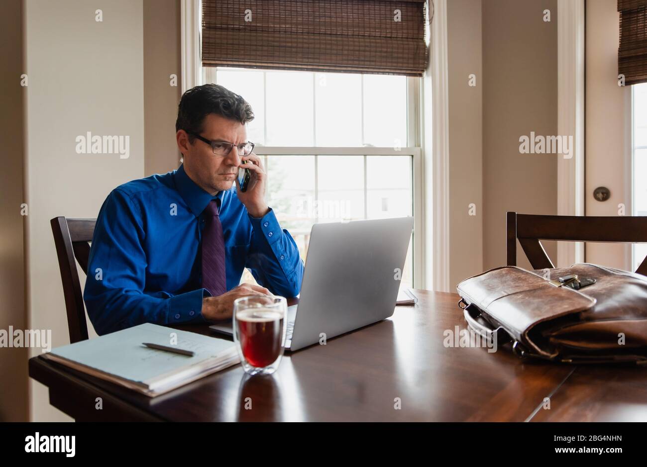 Man cellphone hi-res stock photography and images - Alamy