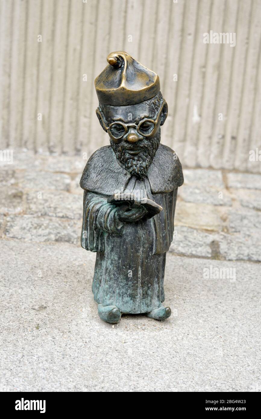 Book detail sculpture reading hi-res stock photography and images - Alamy