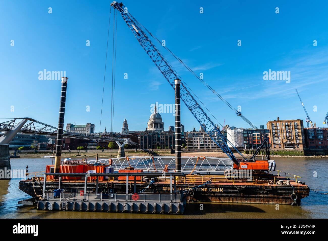 Dredging dredge thames hi-res stock photography and images - Alamy