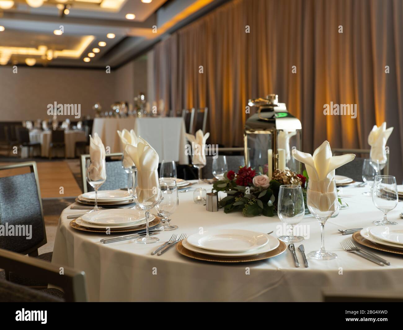 Formal dinner table hi-res stock photography and images - Alamy