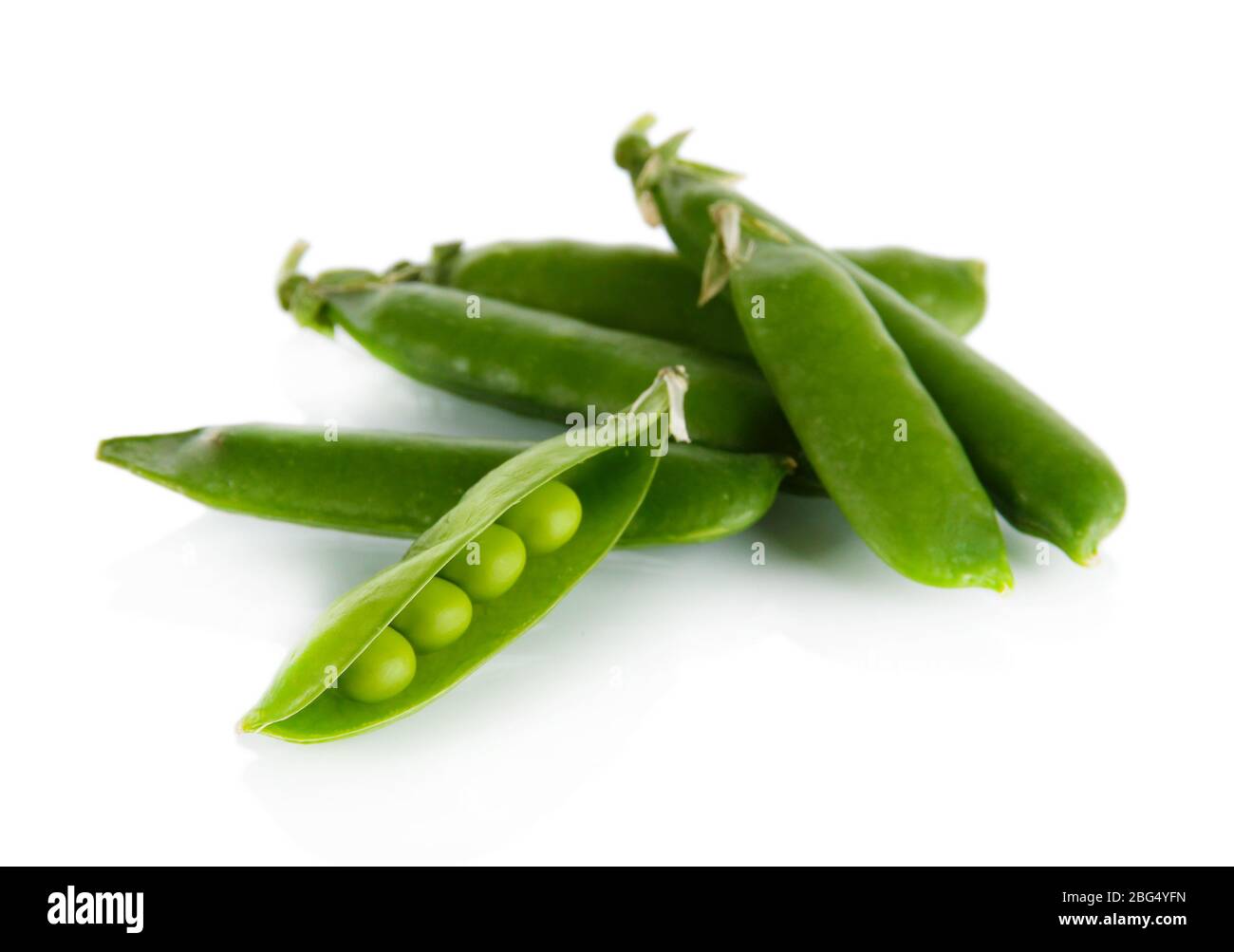 Green peas isolated on white Stock Photo - Alamy
