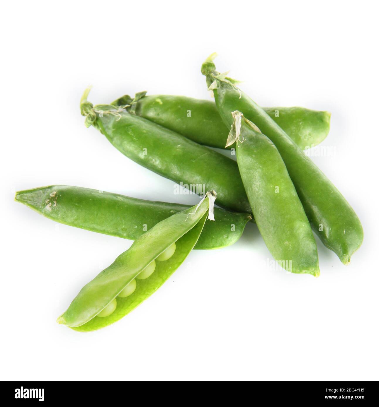 Green peas isolated on white Stock Photo - Alamy