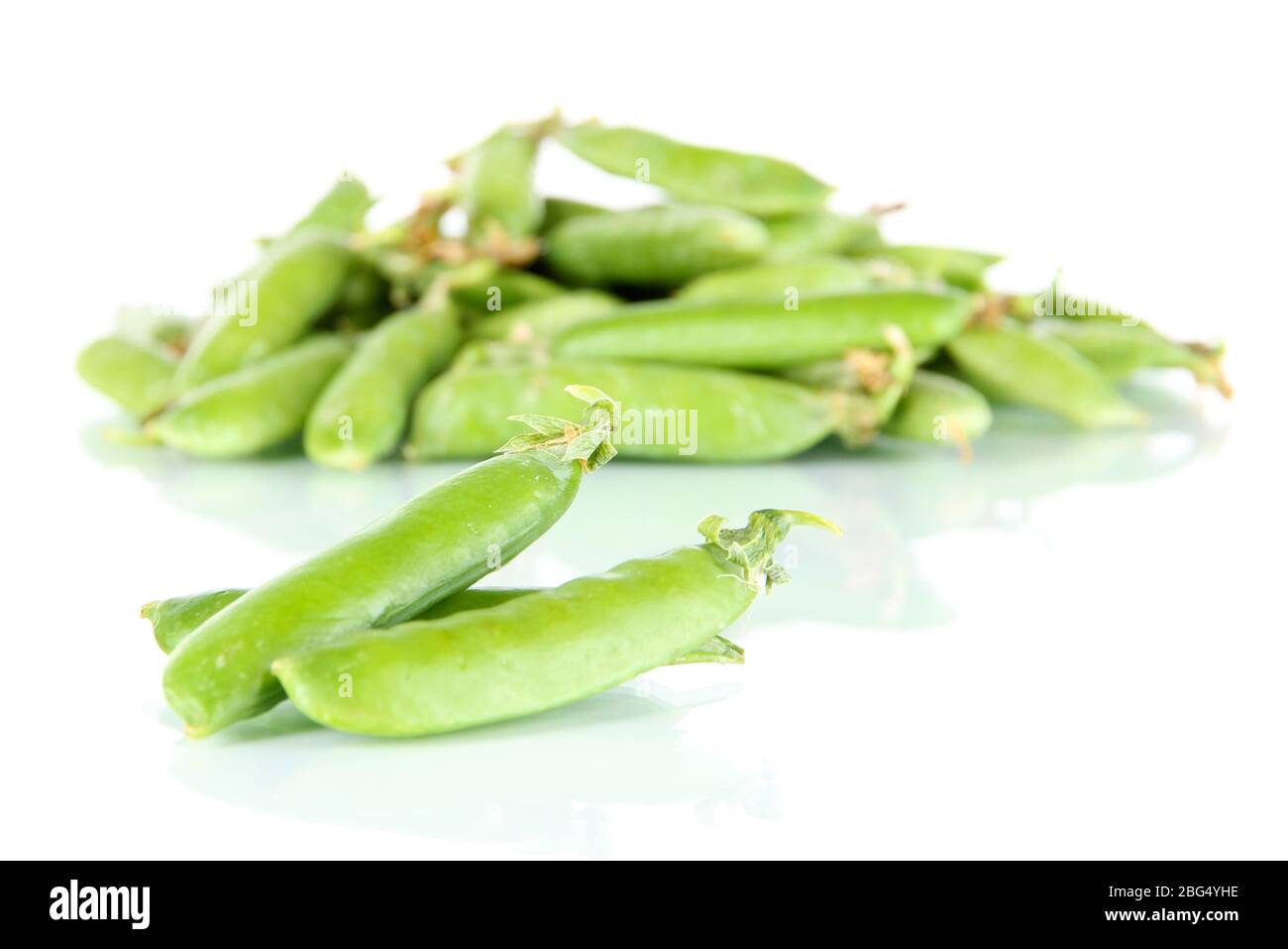 Green peas isolated on white Stock Photo - Alamy