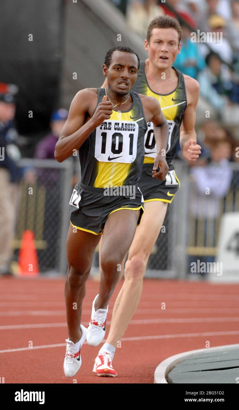 Eugene, United States. 10th June, 2007. Tariku Bekele of Ethiopia leads ...