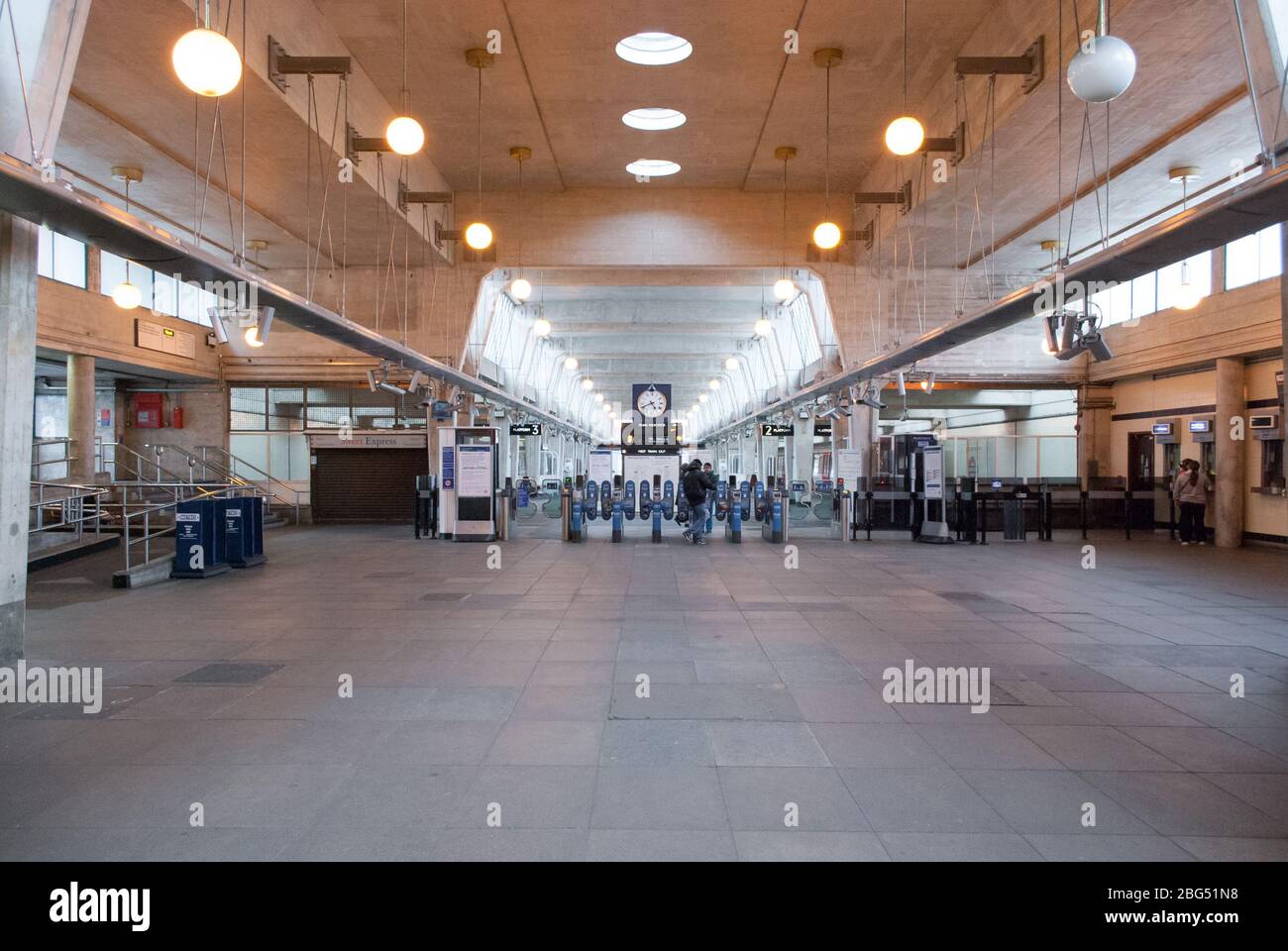 1930s Architecture London Underground Uxbridge Station, High Street ...