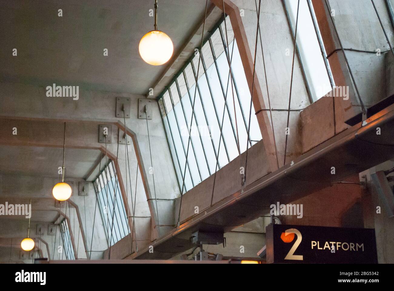 1930s Architecture London Underground Uxbridge Station, High Street ...