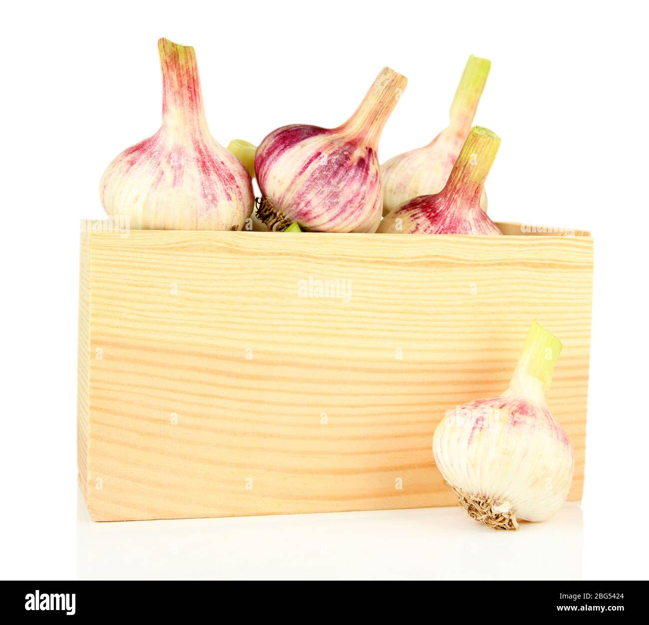 Fresh garlic in wooden box, isolated on white Stock Photo - Alamy