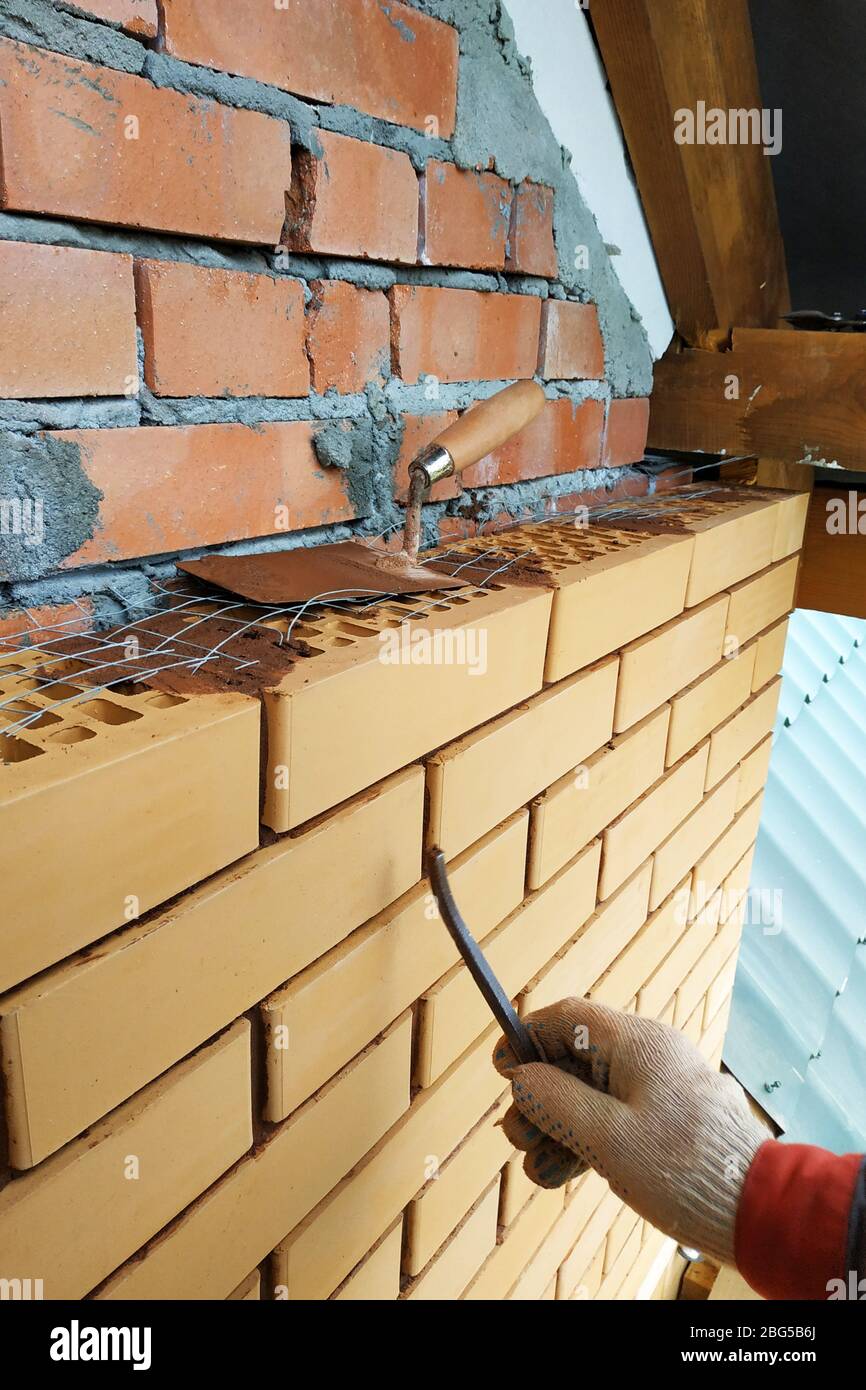 The master lays masonry silicate brick, the walls and facade of the ...