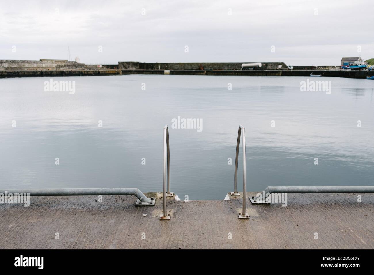 Quayside ladder hi-res stock photography and images - Alamy