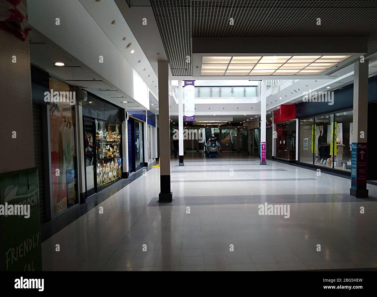 Empty shopping mall hi-res stock photography and images - Alamy