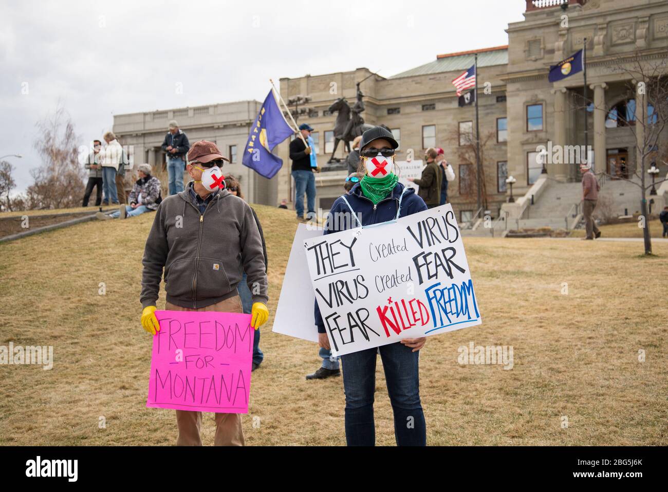Holding signs hi-res stock photography and images - Alamy