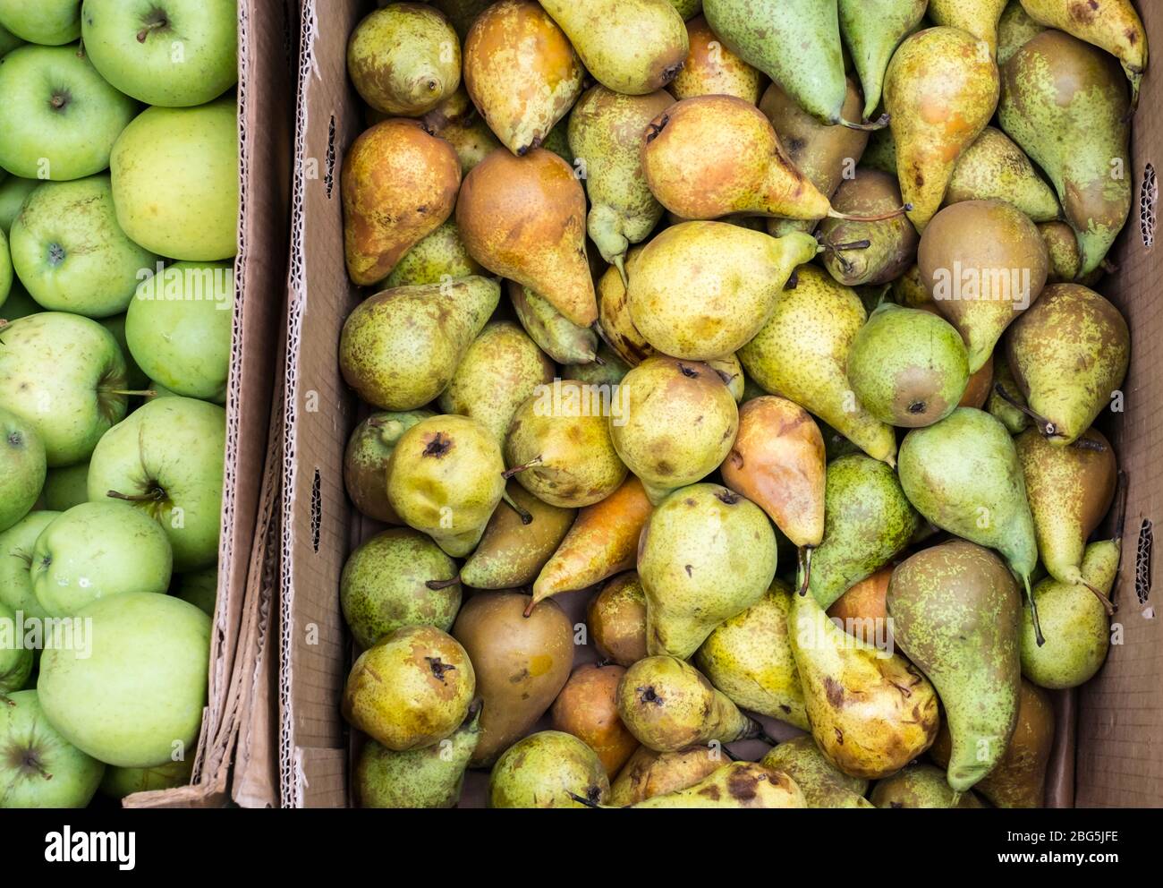 Apple products in boxes hi-res stock photography and images - Alamy