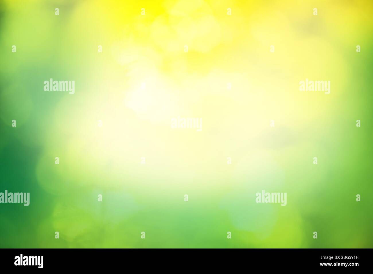 Empty blurred city park background. Green blurred background. Natural ...