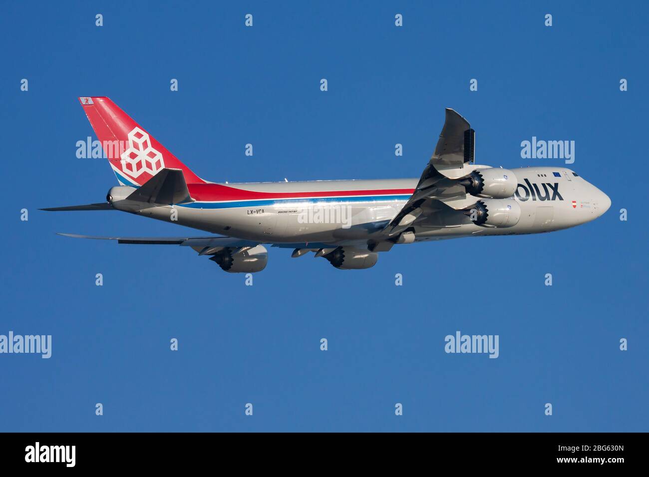 Boeing 747 8 take off hi-res stock photography and images - Alamy