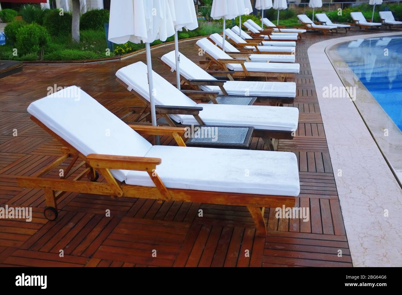 Lounge sunbed in swimming pool Stock Photo - Alamy