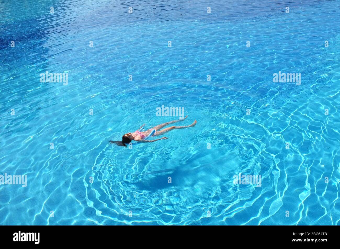 Relaxing in swimming pool Stock Photo - Alamy