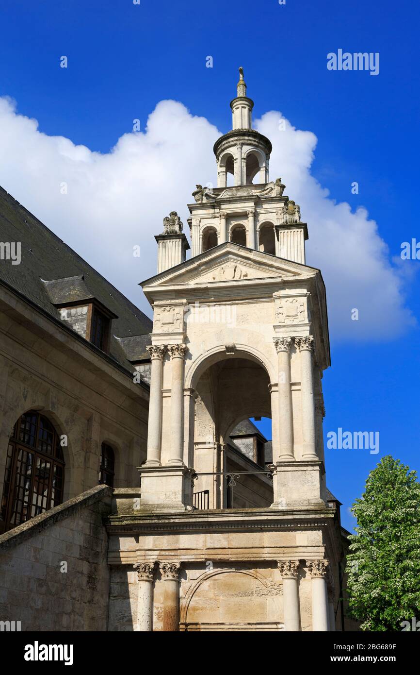 Halle aux toiles hi-res stock photography and images - Alamy