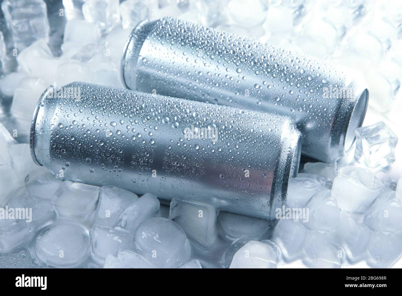 Metallic ice cubes hi-res stock photography and images - Alamy
