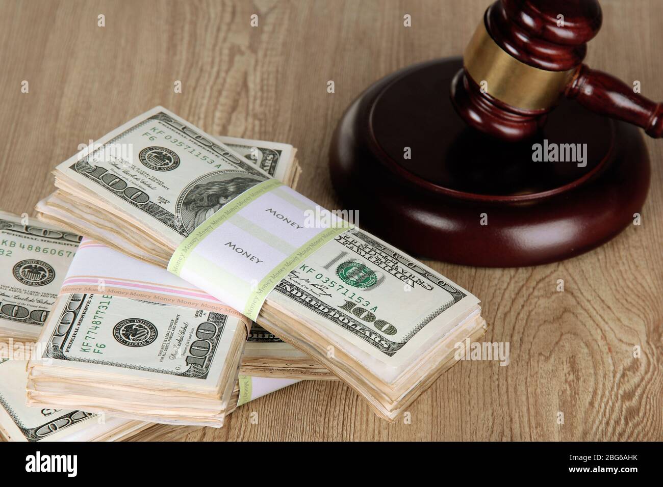 Judges gavel dollar bills hi-res stock photography and images - Alamy