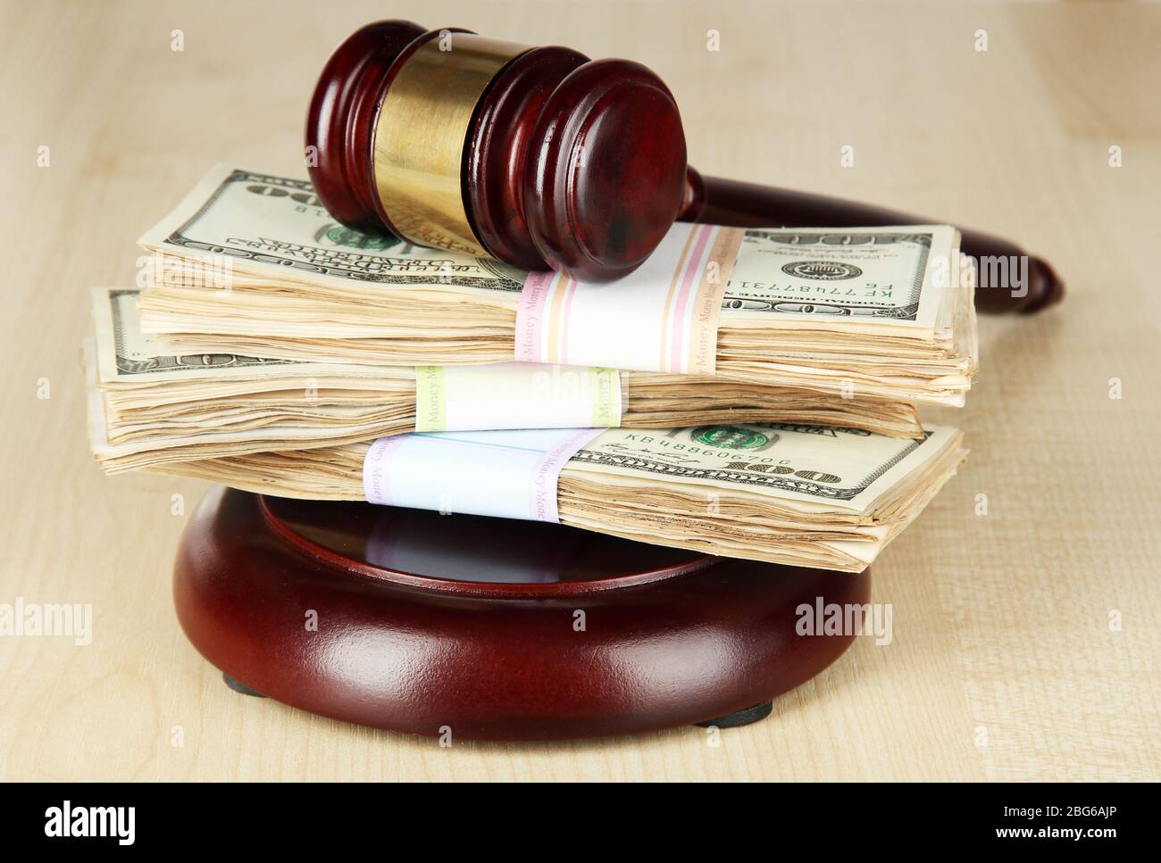 Judges gavel dollar bills hi-res stock photography and images - Alamy