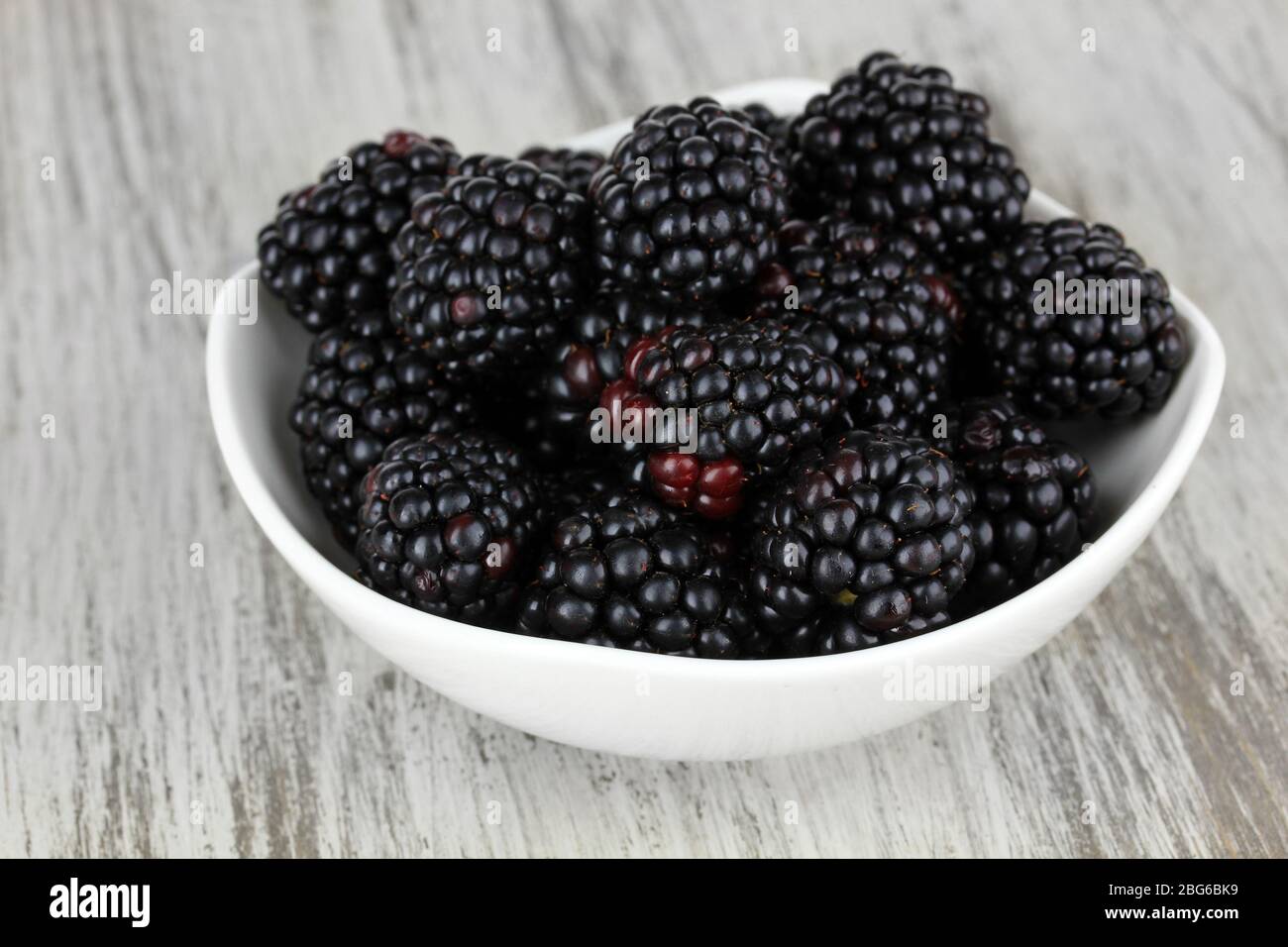 Sweet blackberries in bowl on table close-up Stock Photo - Alamy