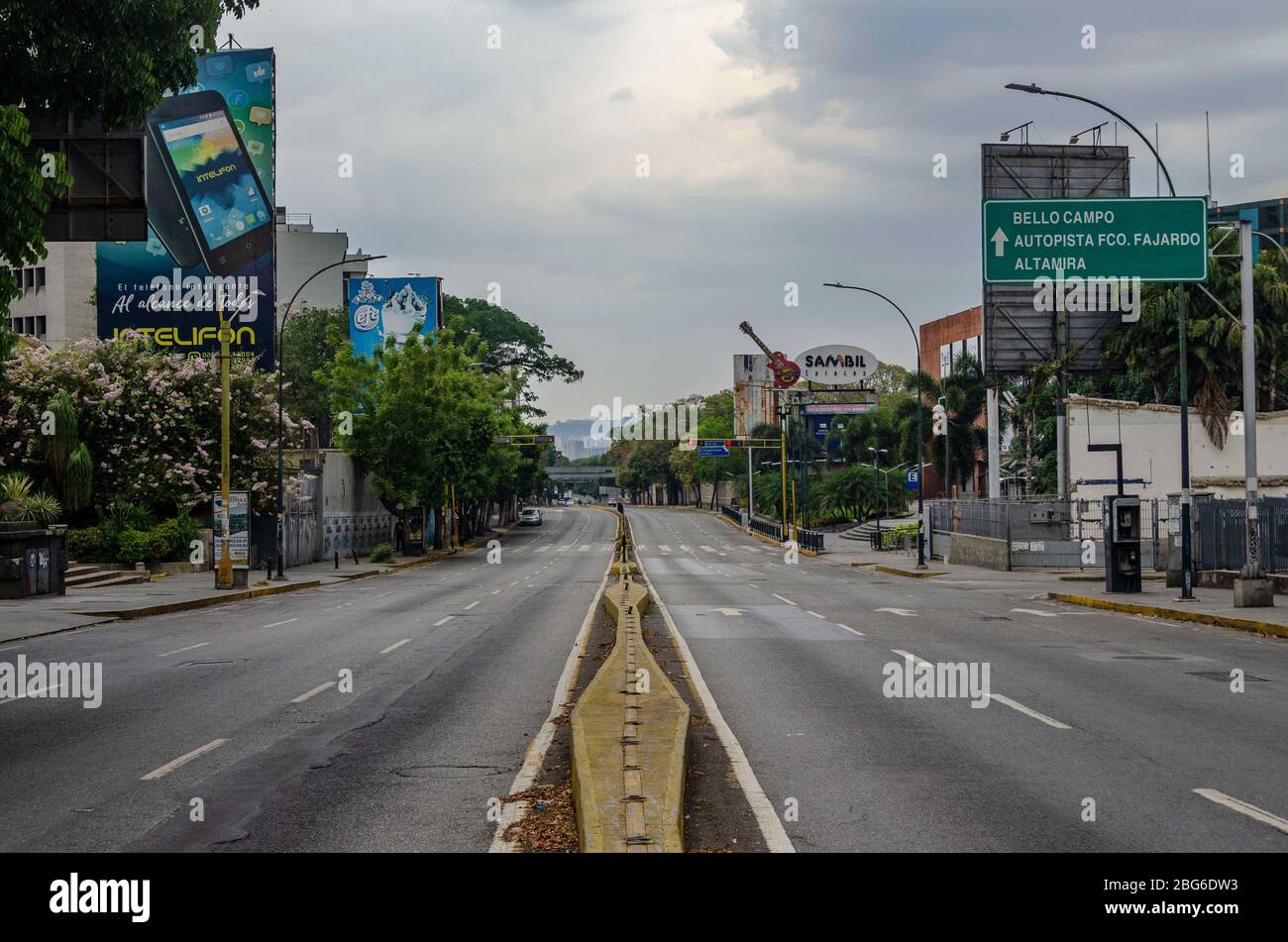 Caracas, Miranda, Venezuela. 18th Apr, 2020. Empty streets, businesses ...