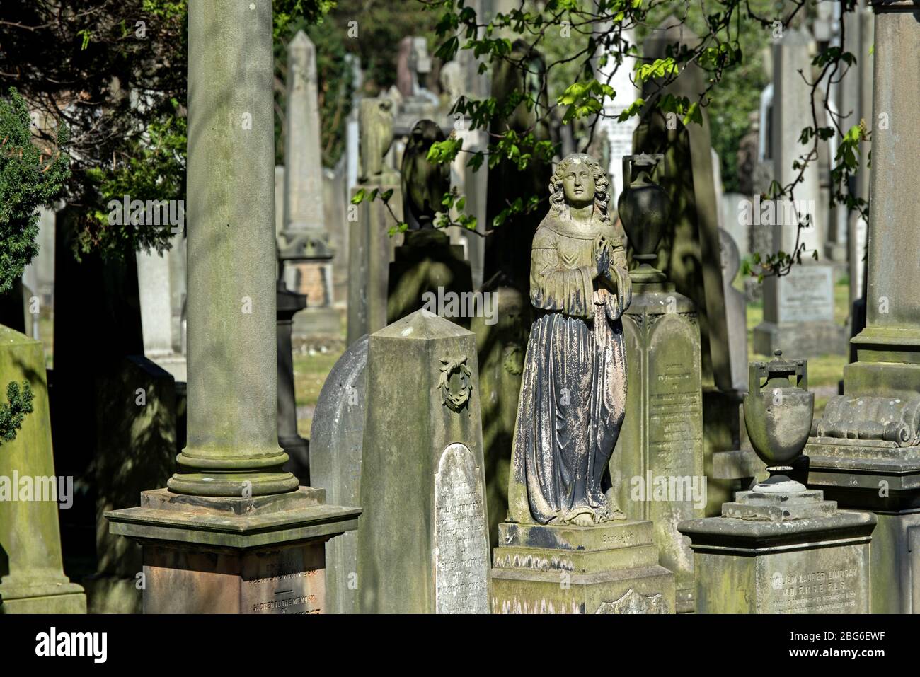 Scottish cemetery graveyard headstones hi-res stock photography and ...