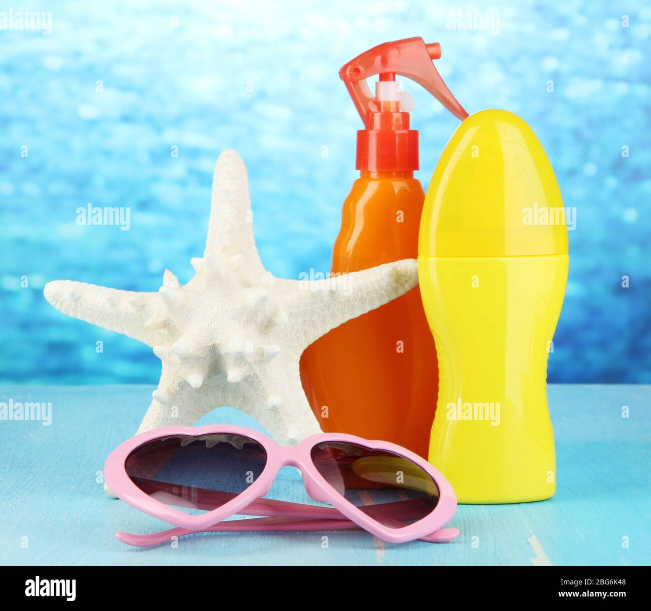Beach items on beach background Stock Photo - Alamy