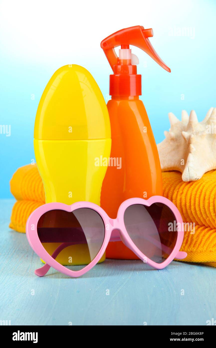 Beach items on beach background Stock Photo - Alamy