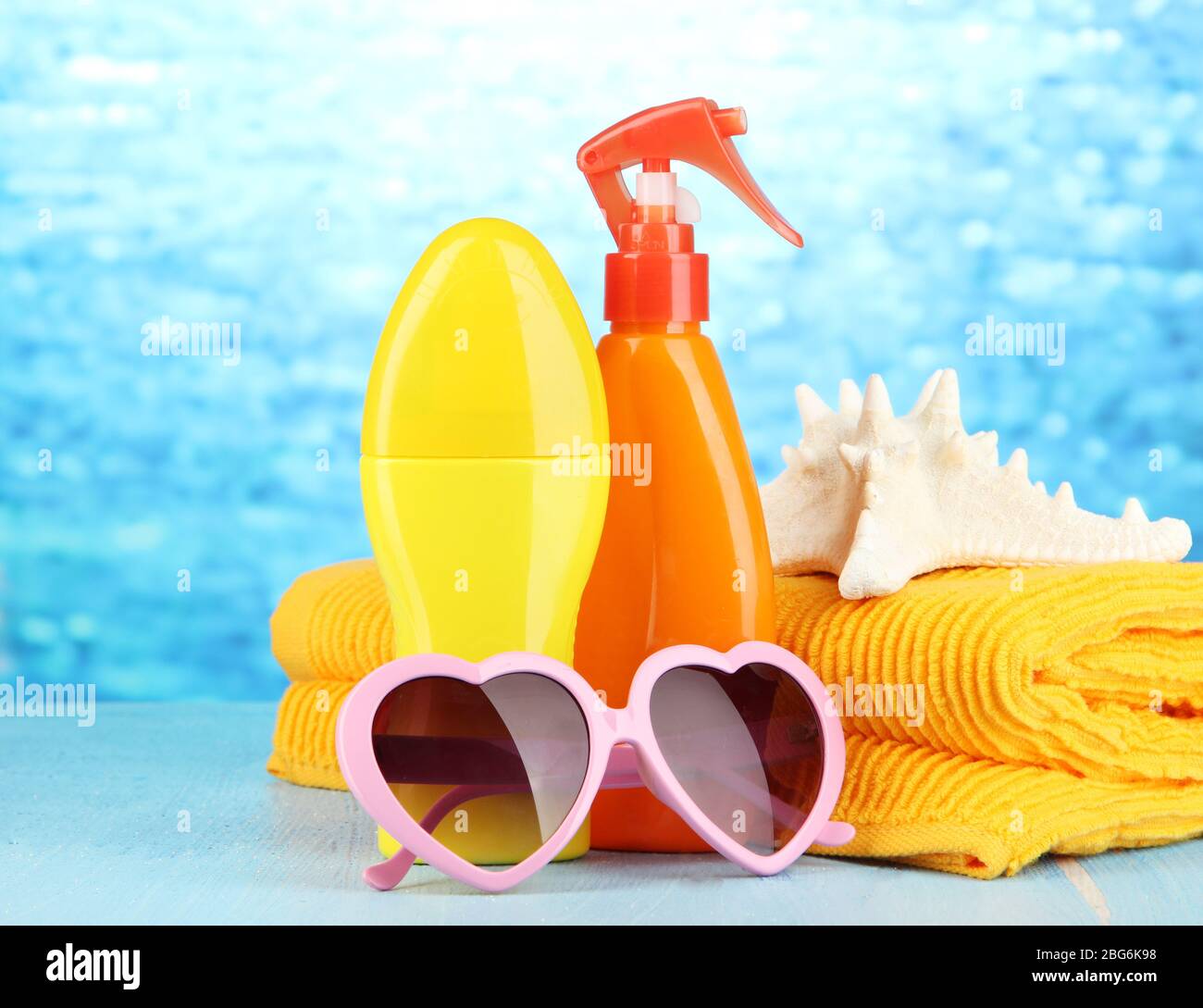 Beach items on beach background Stock Photo - Alamy