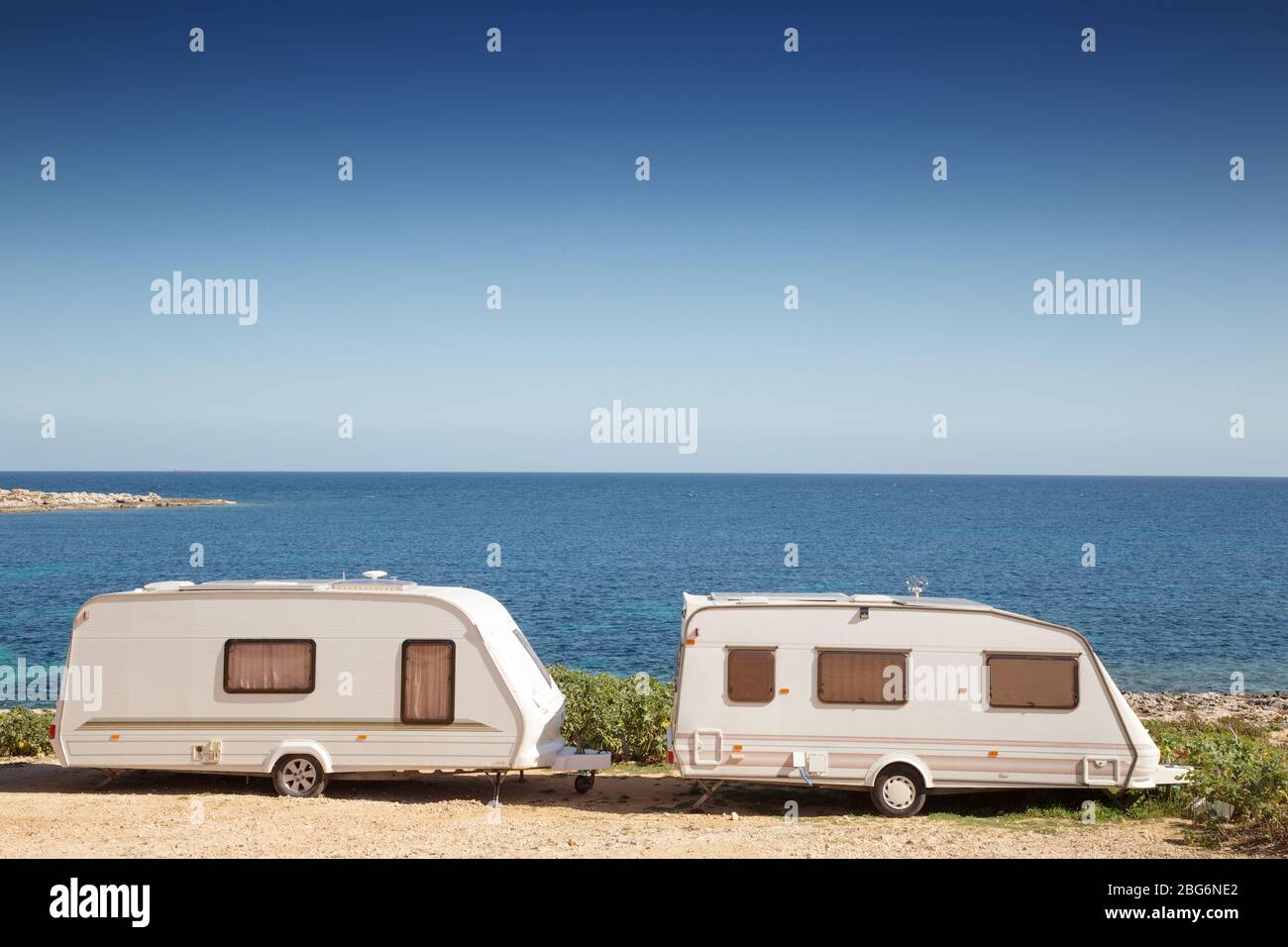 Caravans on beach hi-res stock photography and images - Alamy